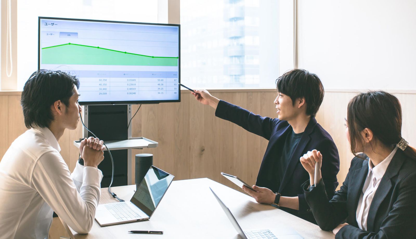 コスト削減やSDGsへの貢献を実現するペーパーレス化。導入ステップやツール選定のコツを紹介｜DX推進ガイド｜ctc 法人サービスサイト